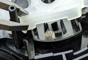 【詳細解説】プレステ4のコントローラーの修理と清掃・分解方法 | TechMuddy